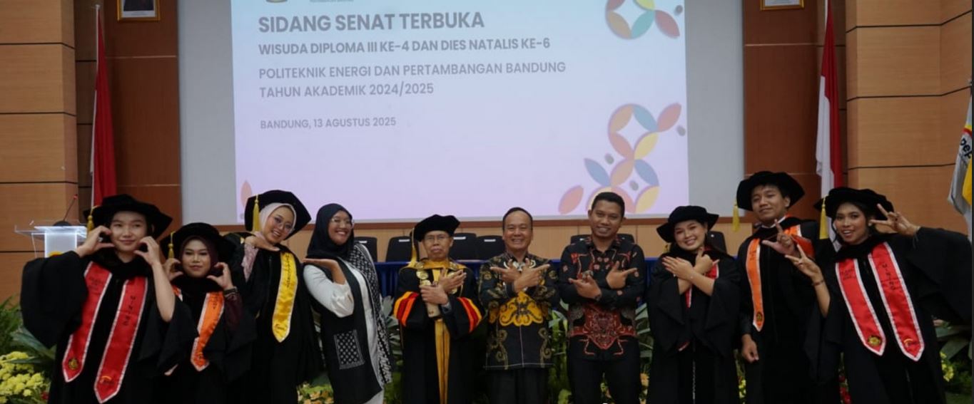 Wisuda Mahasiswa Bulungan Di Politeknik Energi Dan Pertambangan Bandung ...